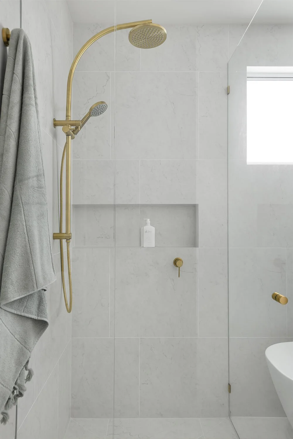 5 Popular Bathroom Colour Schemes | Get The Look Cheat Sheet — Zephyr ...