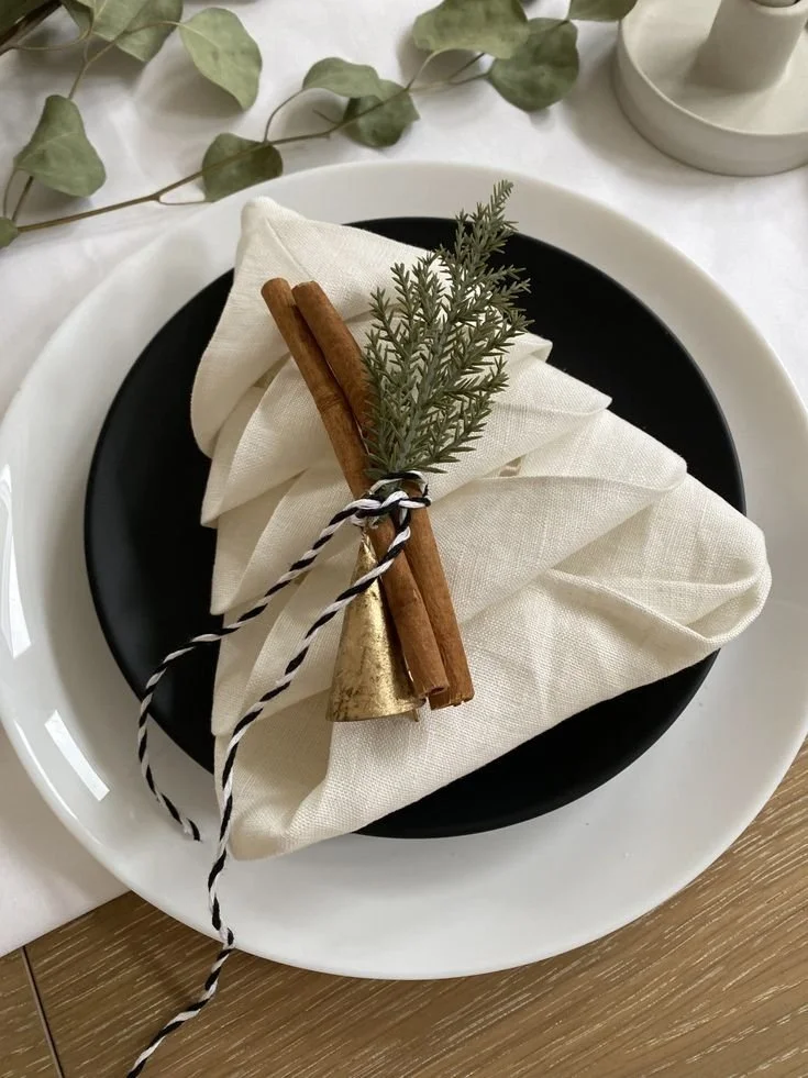 Christmas Table Set Up Ideas: Create a Stylish Designer Table — Zephyr ...