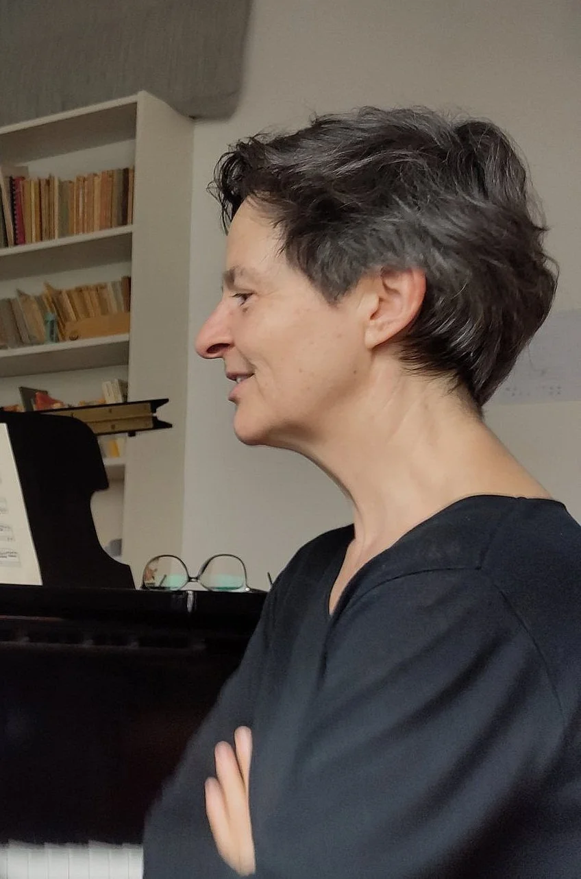 ÜBER UNS — VIER HÄNDE