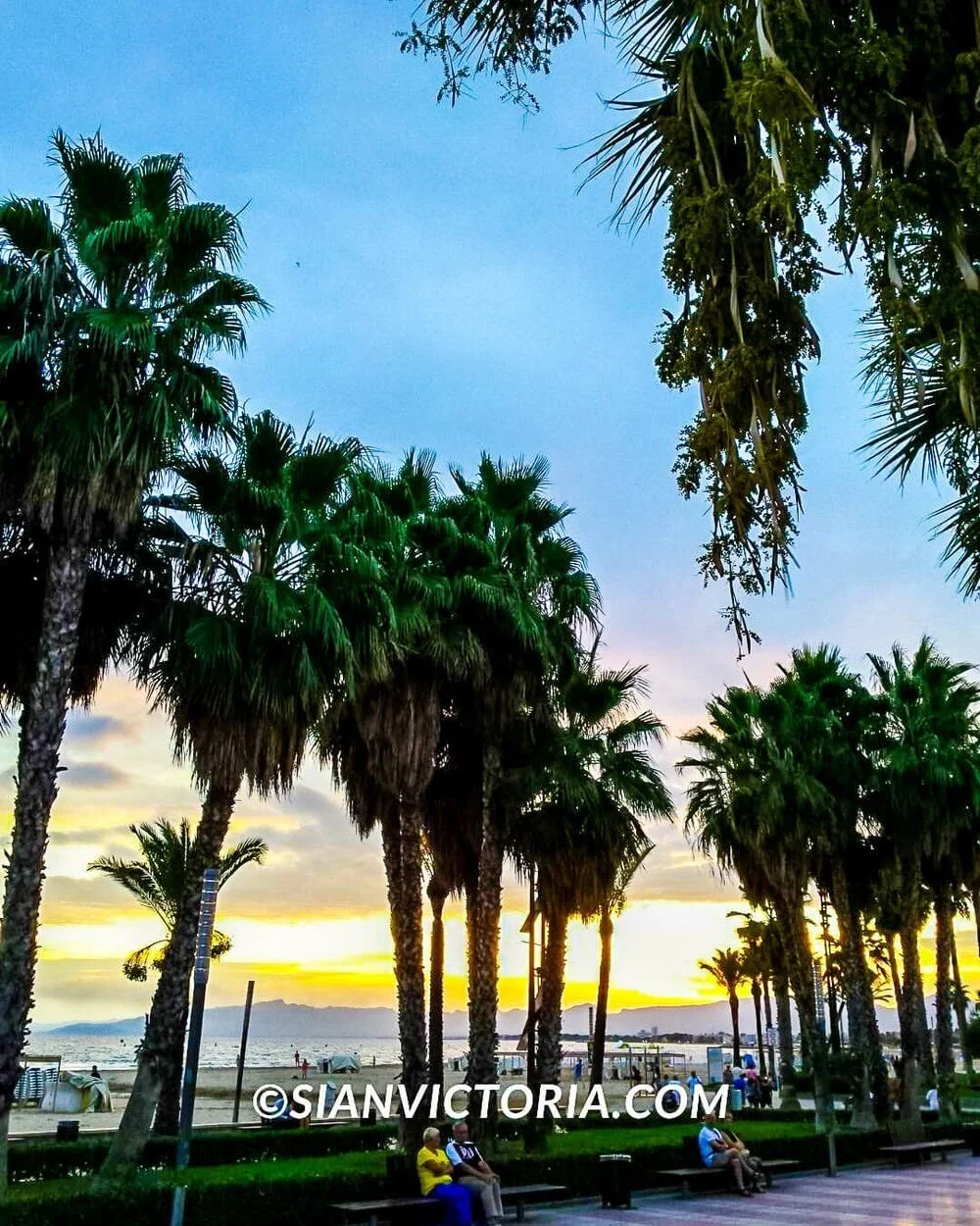 Salou: Holiday Guide to Visiting & Best Sightseeing Attractions — sian ...