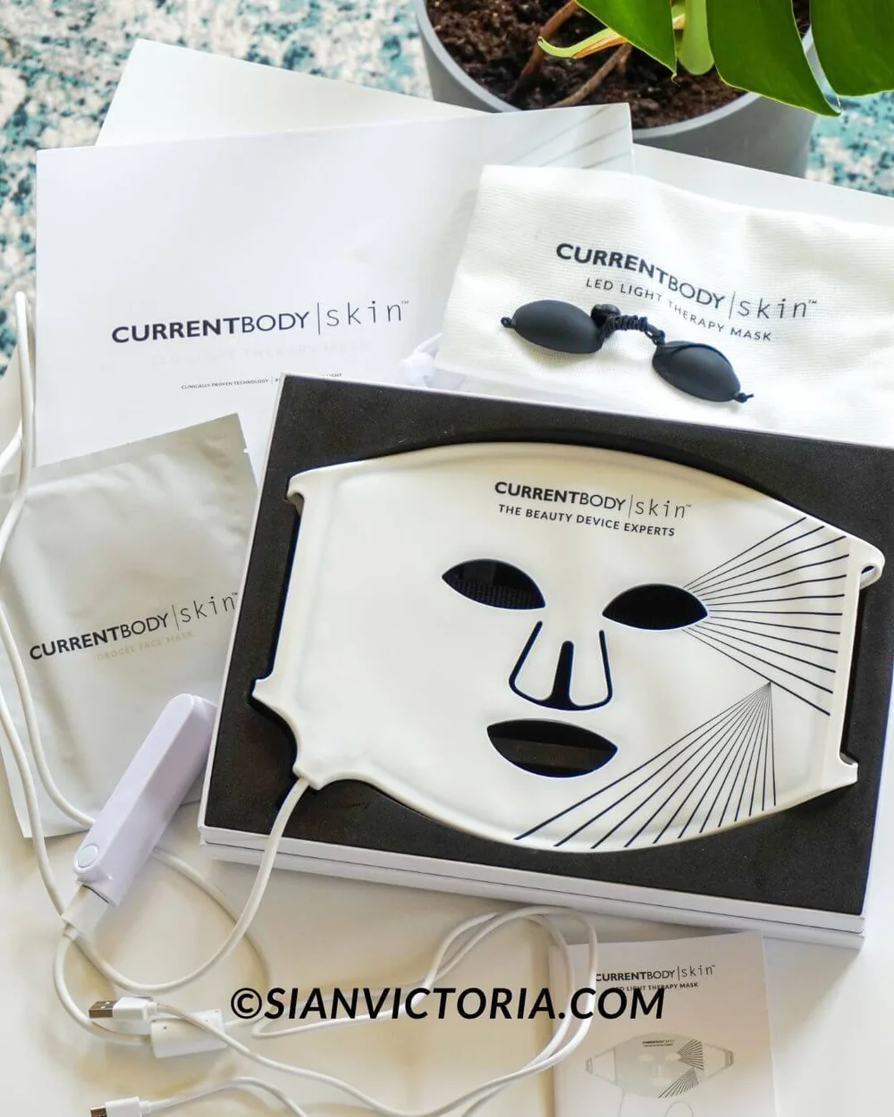 LED Light Therapy: Skin Benefits & CurrentBody Face Mask Review — sian ...