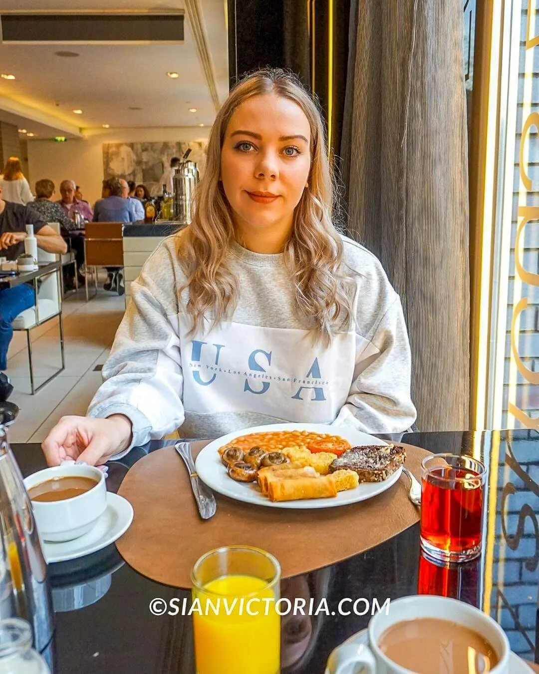 4* H10 London Waterloo Hotel Review & Video — sian victoria