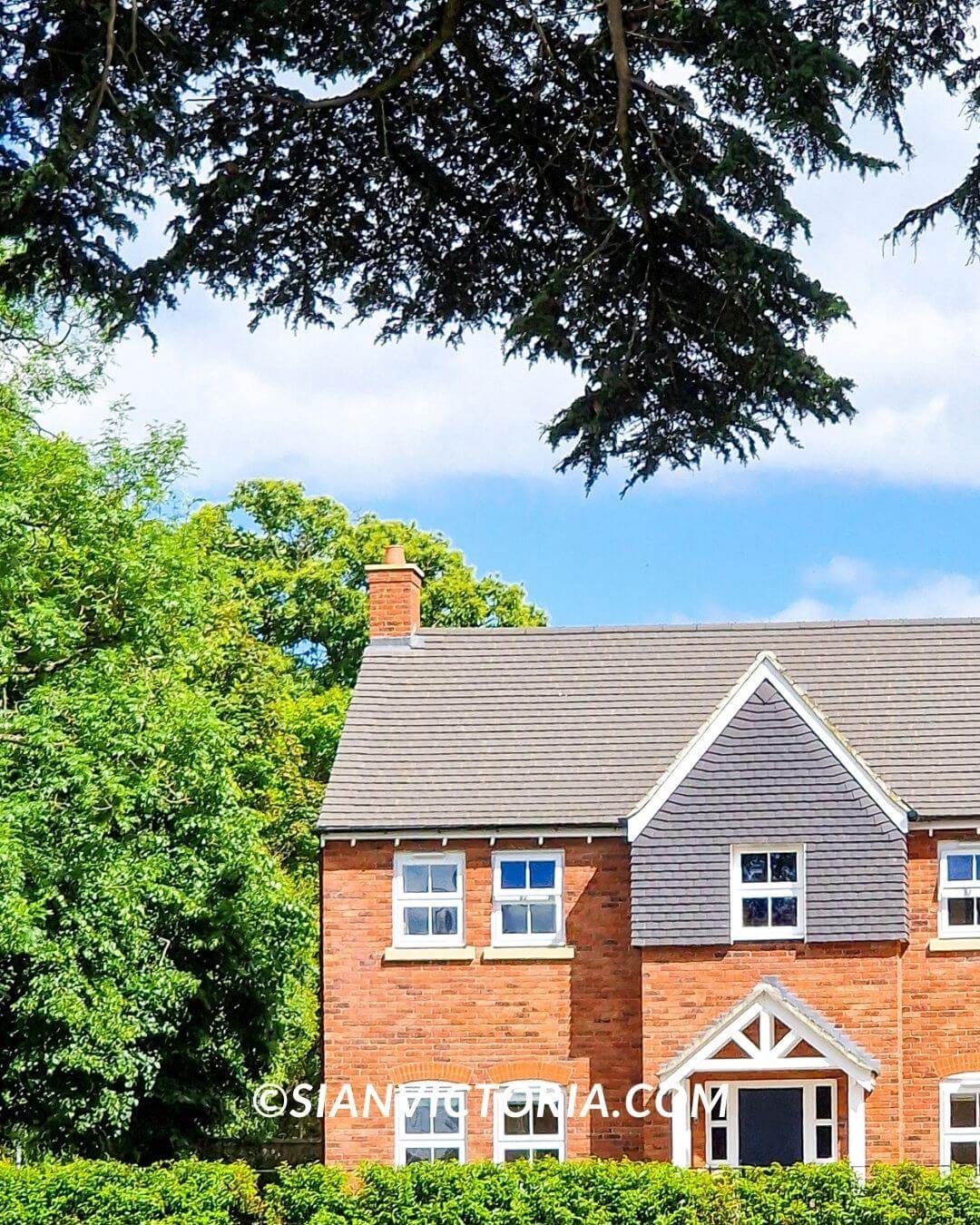 How to Choose the Right Professionals When Buying a House — sian victoria