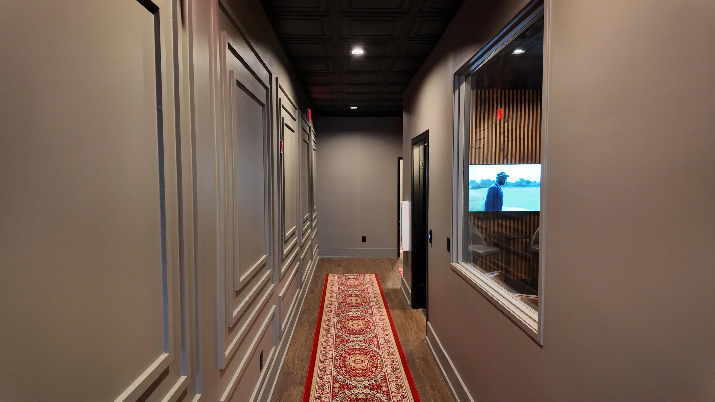 Five Wood Flats - Luxury Indoor Golf Club