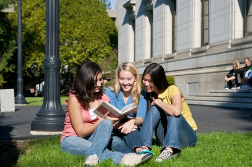 UC PIQ Guide 2026–2027: How to Write Strong UC Personal Insight Questions