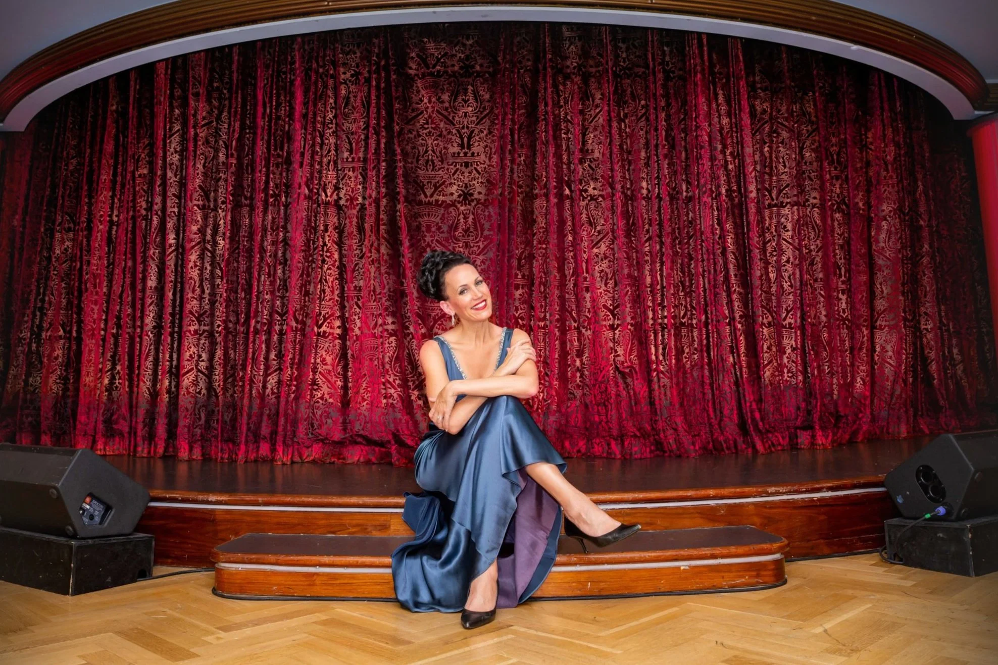 Amanda Poulson | Singer - Entertainer