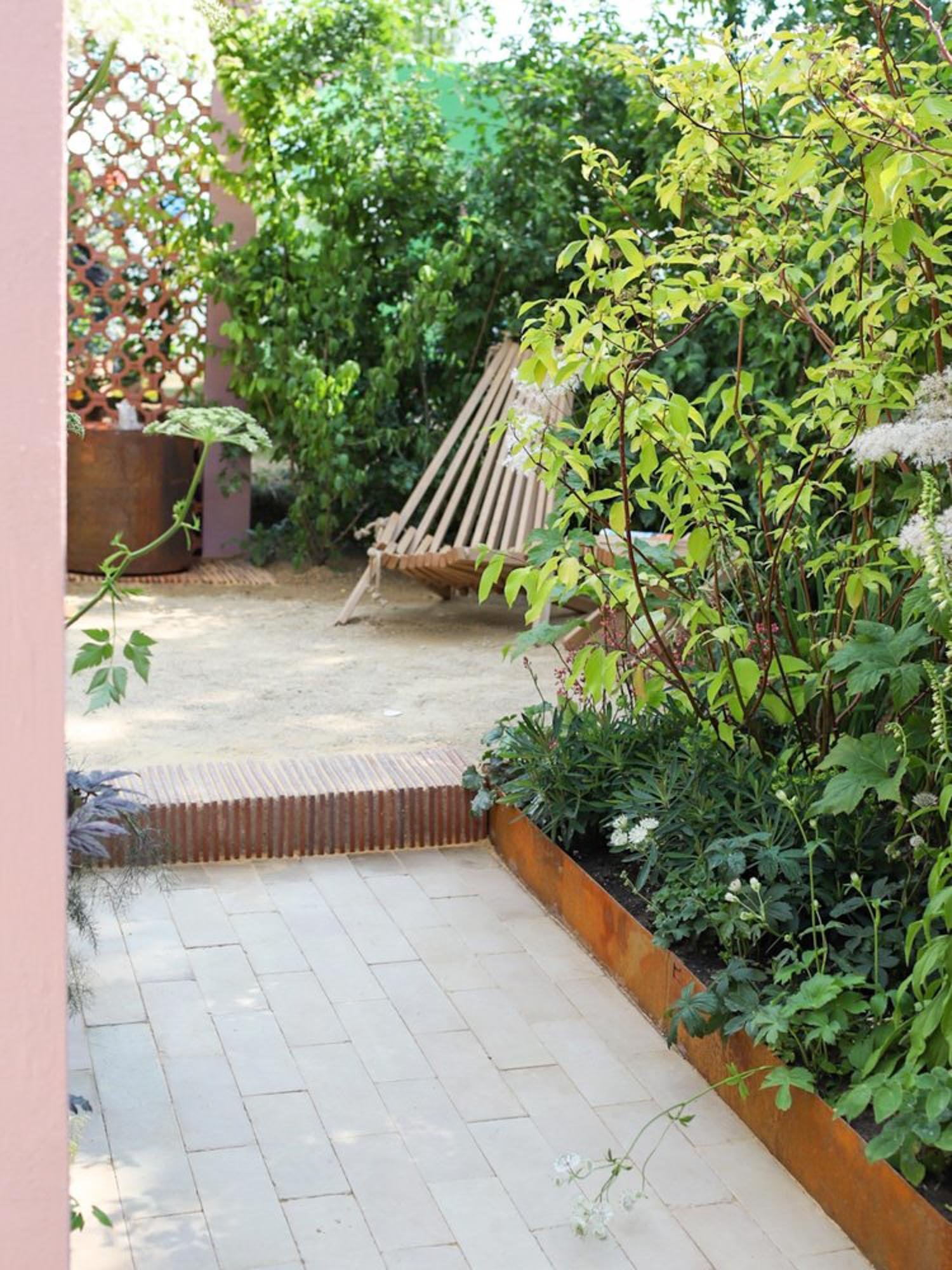 How to maximise space in a small garden | Studio Fitzpatrick How to maximise space in a small garden | Studio Fitzpatrick