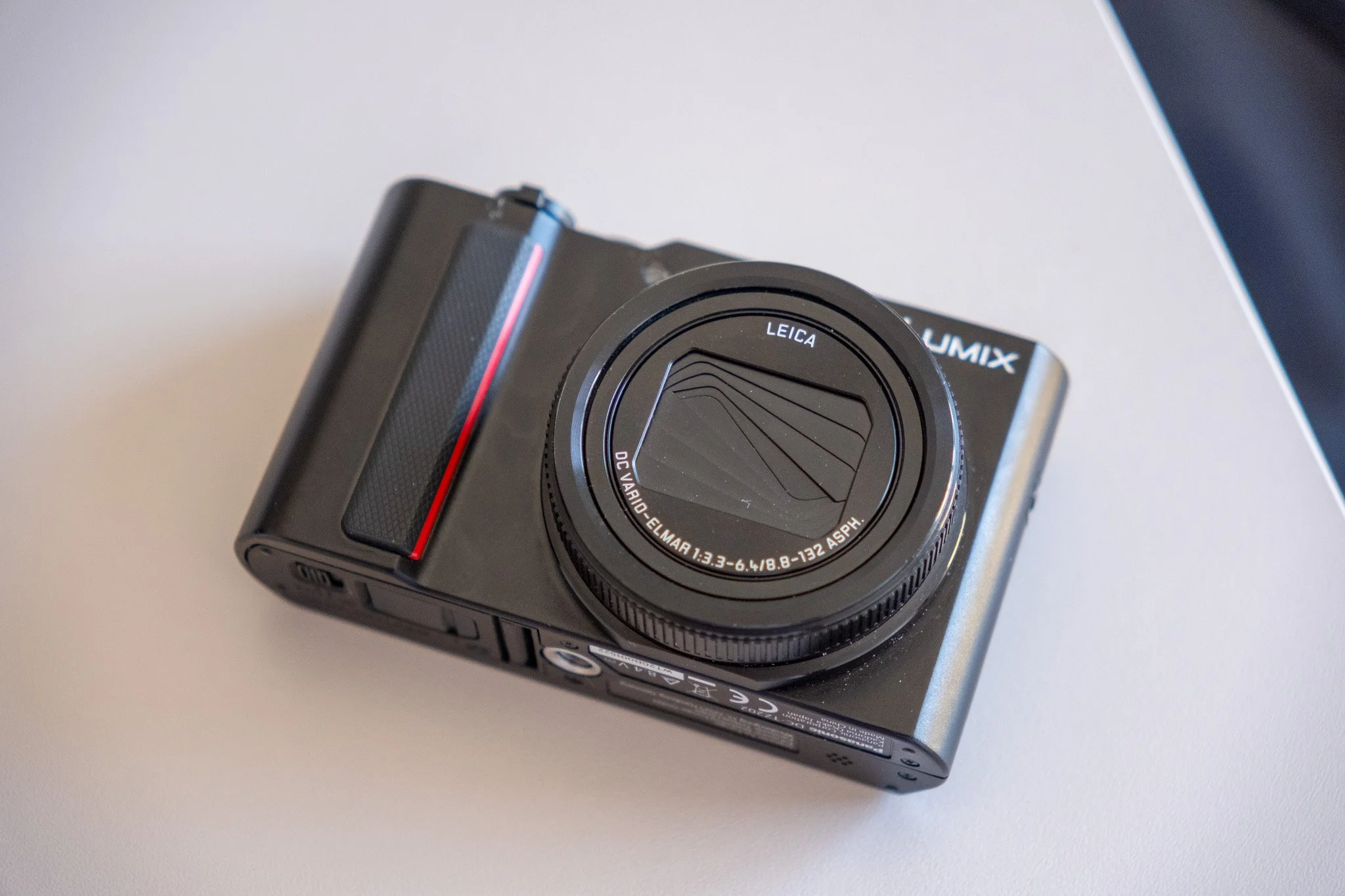 Panasonic Lumix ZS200 (TZ200) - The Most Versatile Camera in the World ...