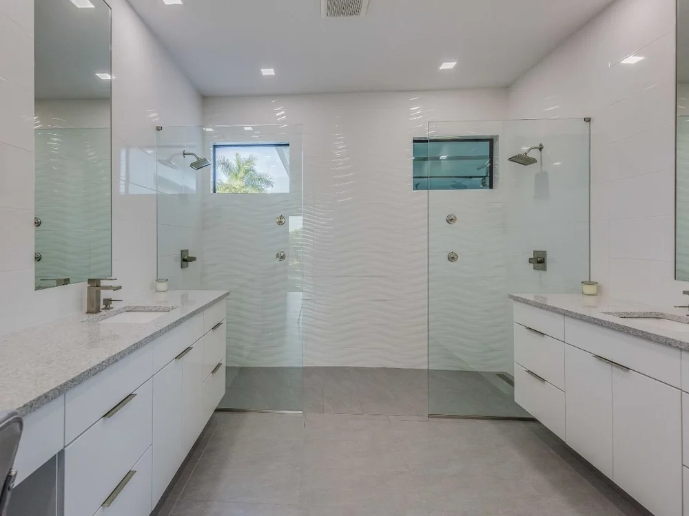 How to Stop Water Splashing Out of Your Walk-in Shower