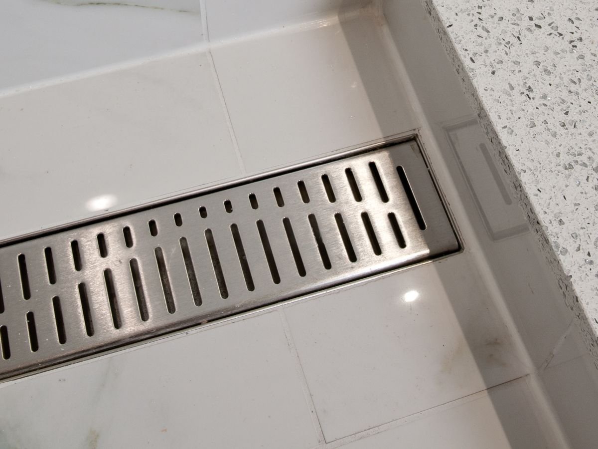 How to Stop Water Splashing Out of Your Walk-in Shower
