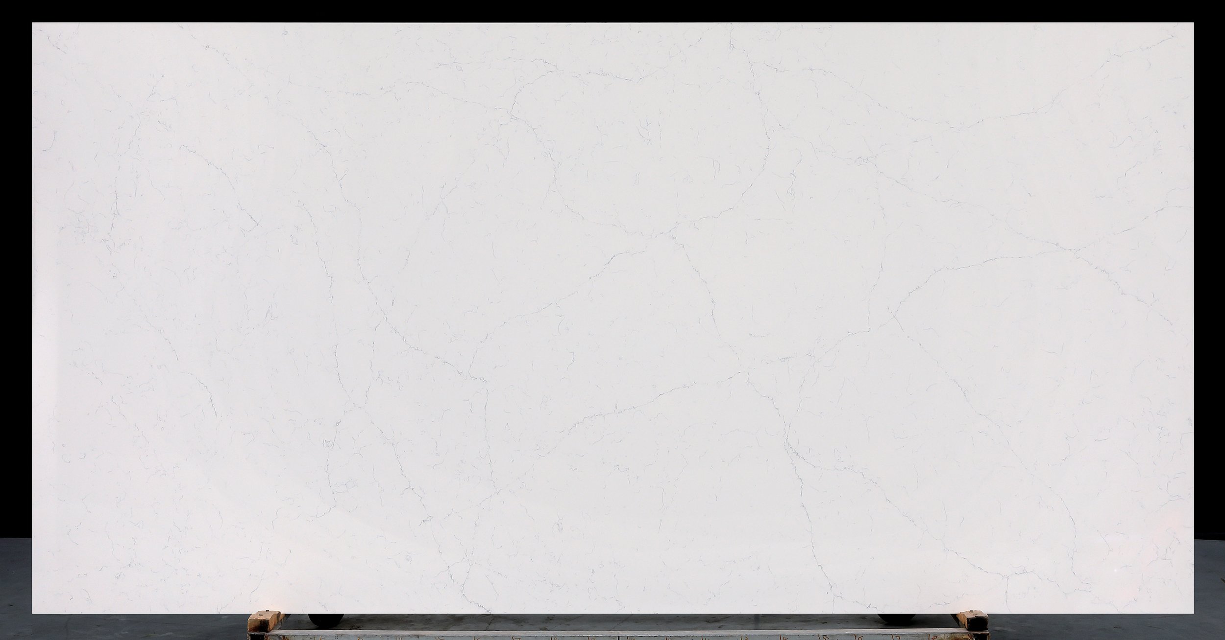 Calacatta Finta- Q-5268 — Pandora Porcelain and Quartz