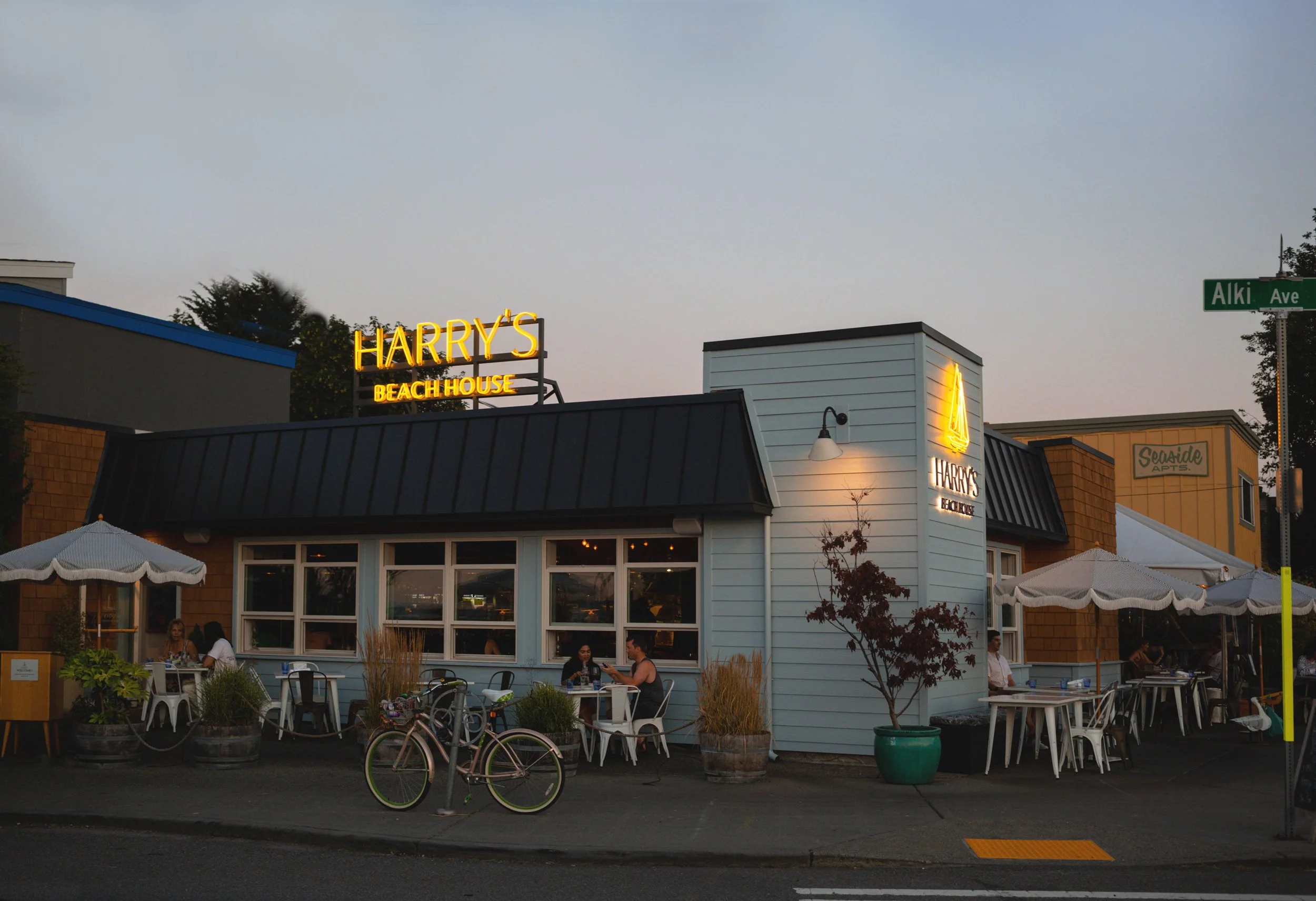 Harry's Beach House | West Seattle, WA