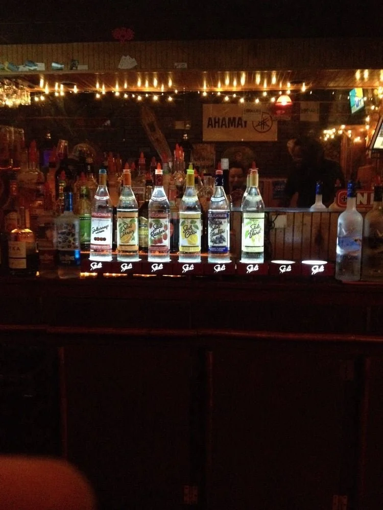 Islander Beach Bar: Pensacola's Coastal Oasis for Games, Drinks, and ...