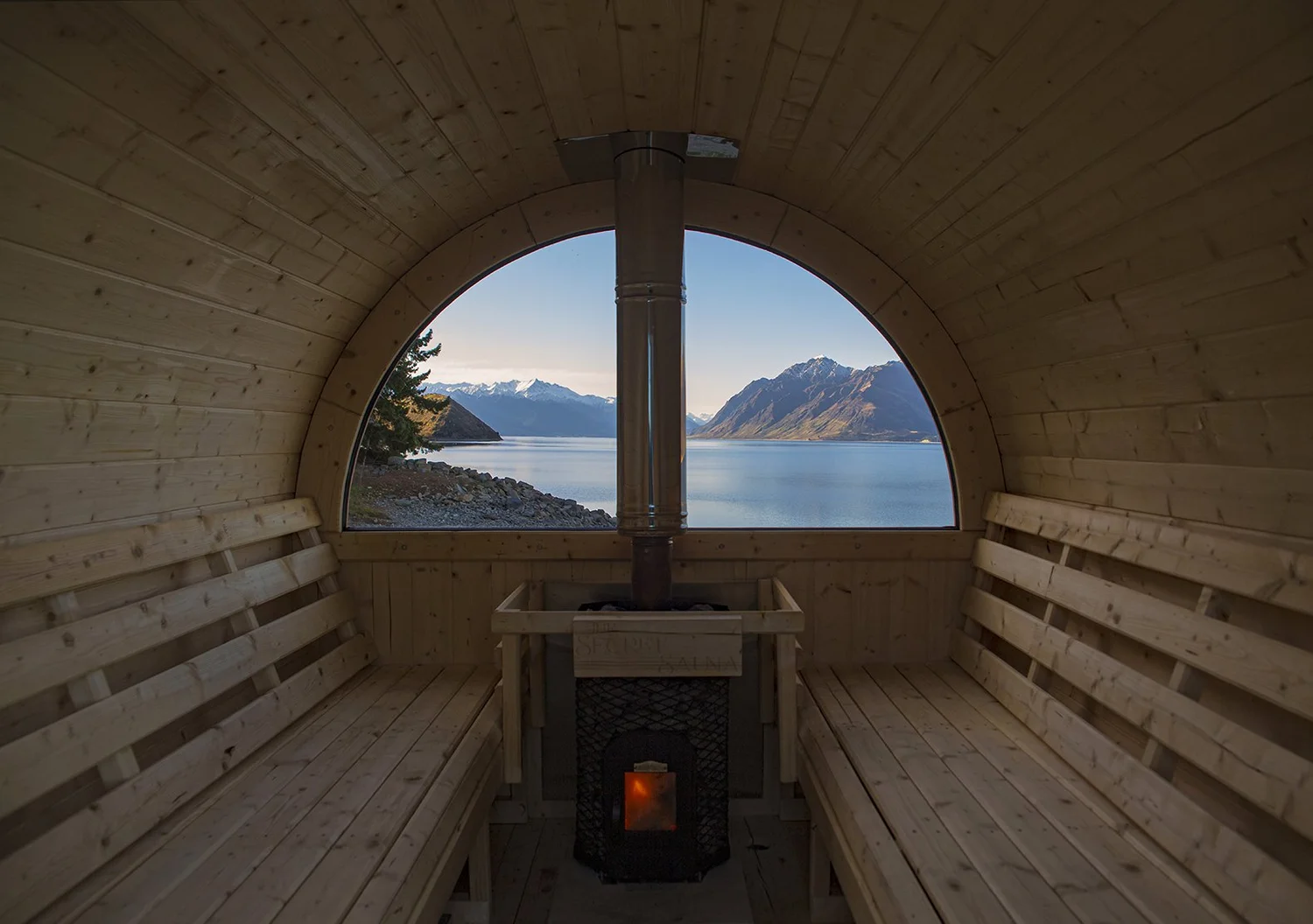 The Secret Sauna, Lake Hāwea, Wānaka, Otago, New Zealand. Wood fired ...