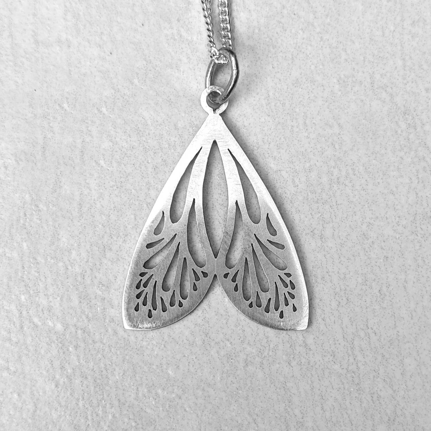 Unusual, beautiful jewellery. Traceable gems, recycled gold and silver ...