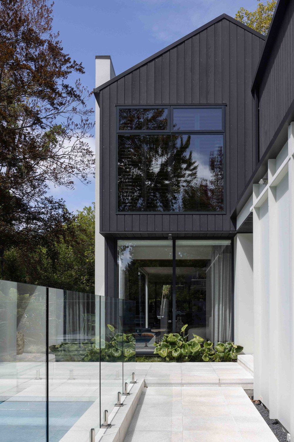 Bold and Beautiful Townhouse on the edge of Hagley Park, our Fendalton ...