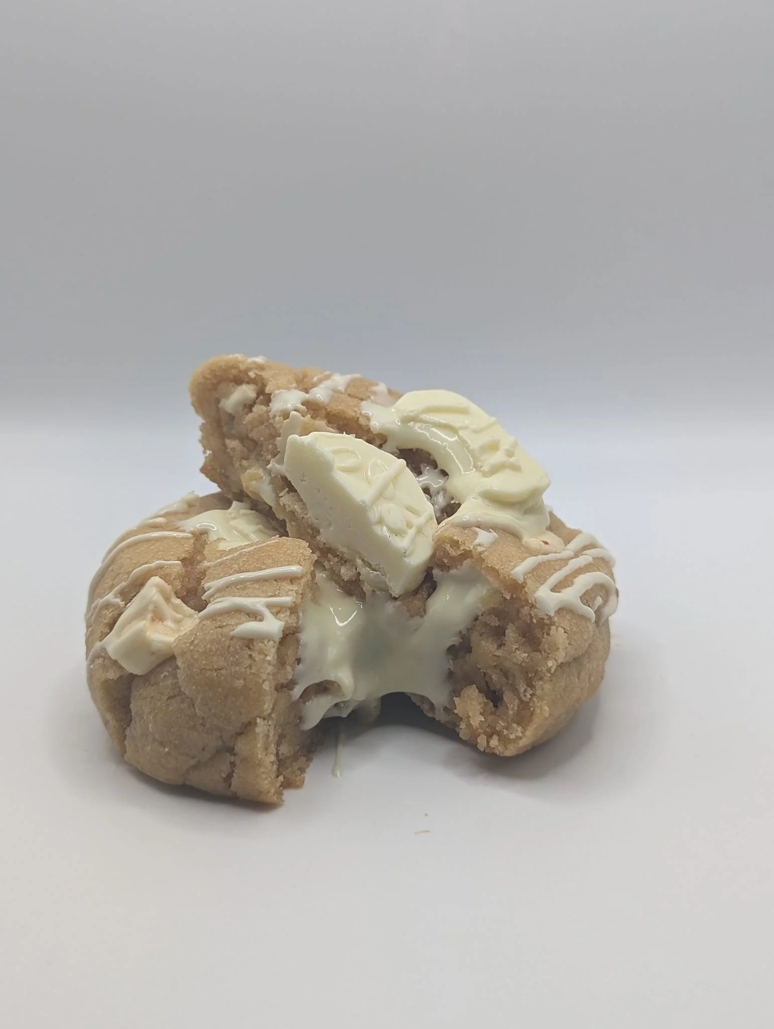 Cupcakes, Stuffed Cookies and Macarons