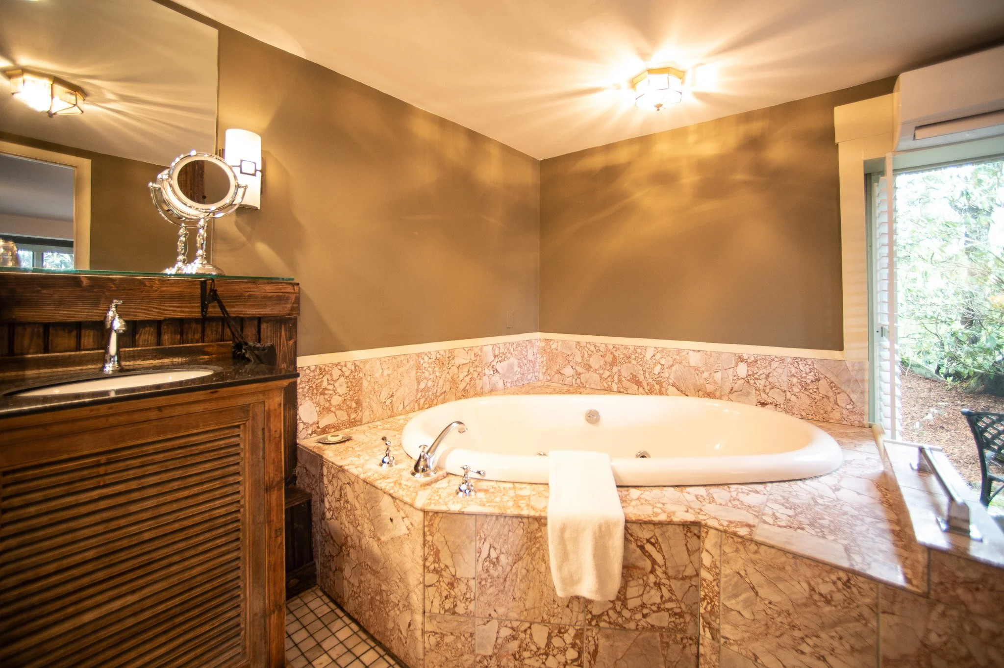 Carriage — Gideon Ridge Inn