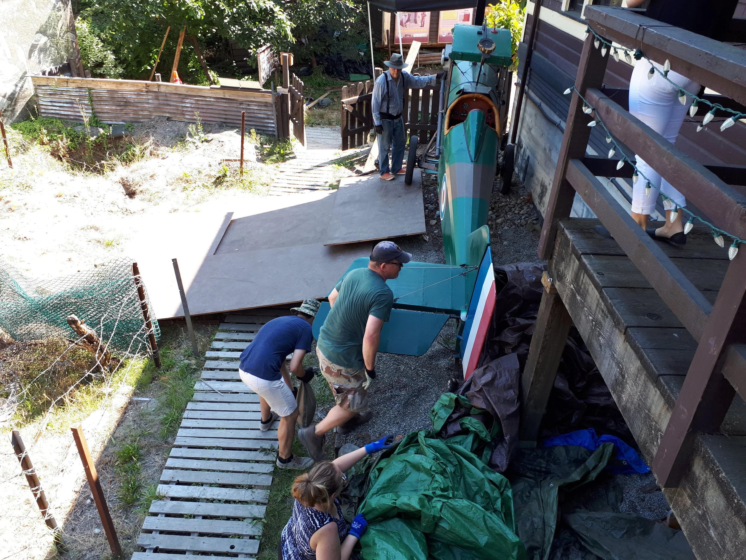 Plane lands at the Museum