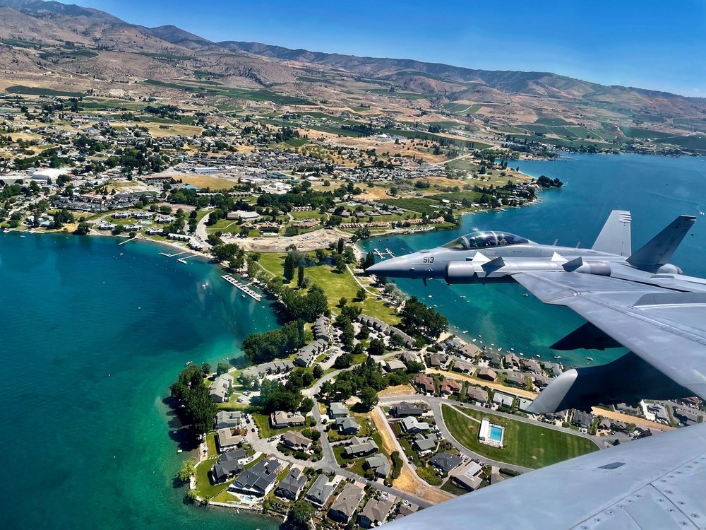 Luxury Vacation Rentals at Yacinde on Wapato Point | Manson Lake Chelan ...