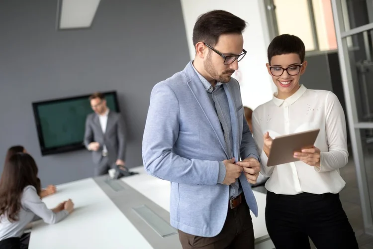 Business Vs. Management Consulting: What’s The Difference? — Piscani ...