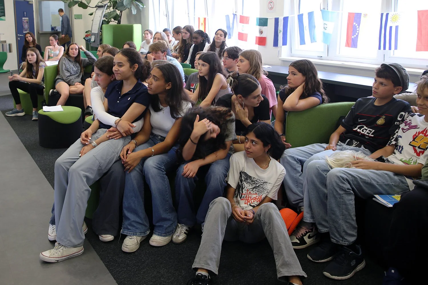 MS Spanish and French Students Showcasing Their Skills — AIS Vienna