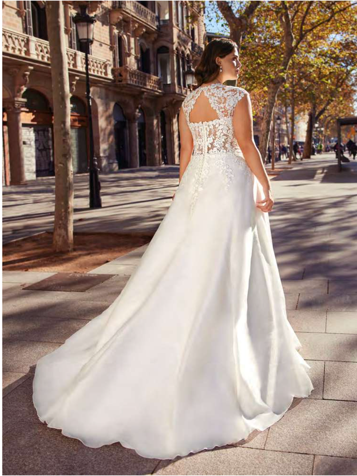 White One, Browne — Brudebutikken