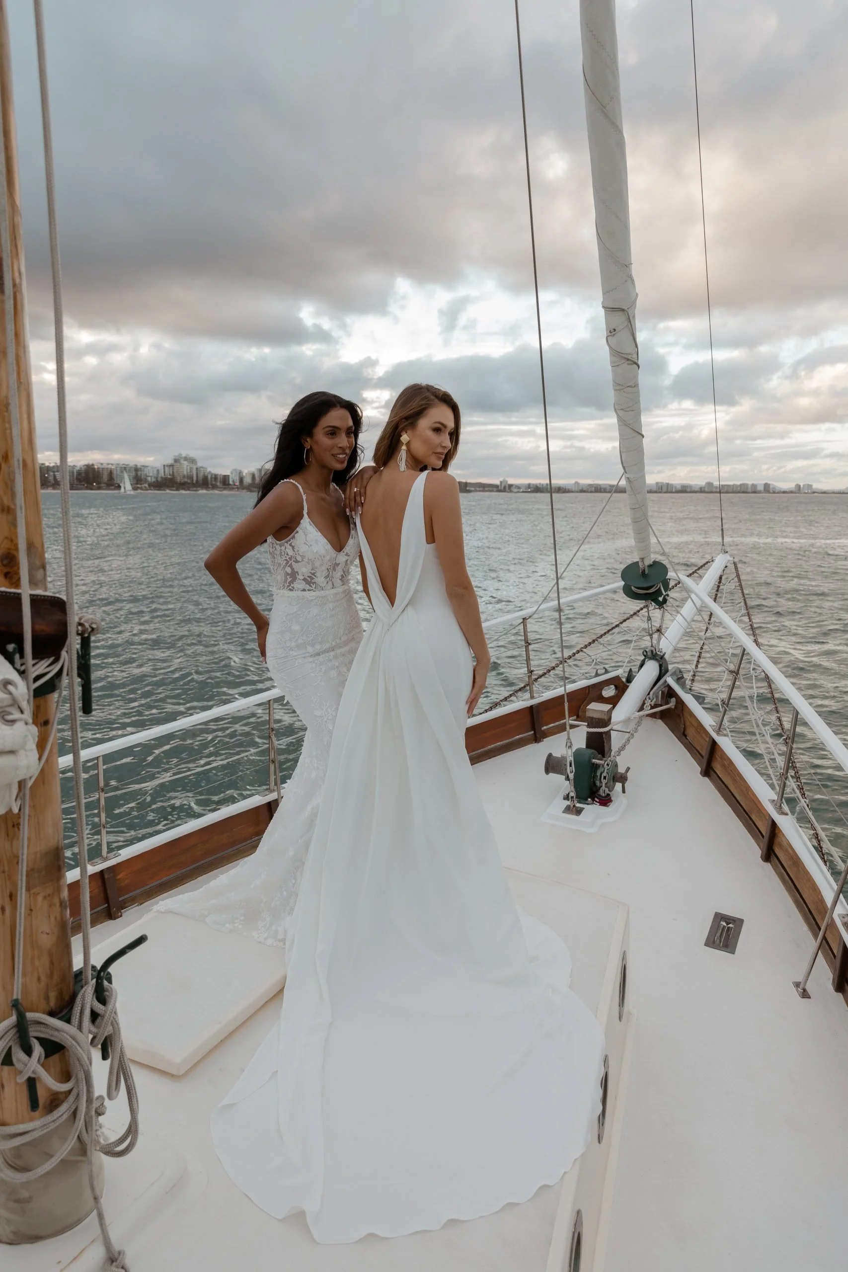 Vera Wang, Monique — Brudebutikken