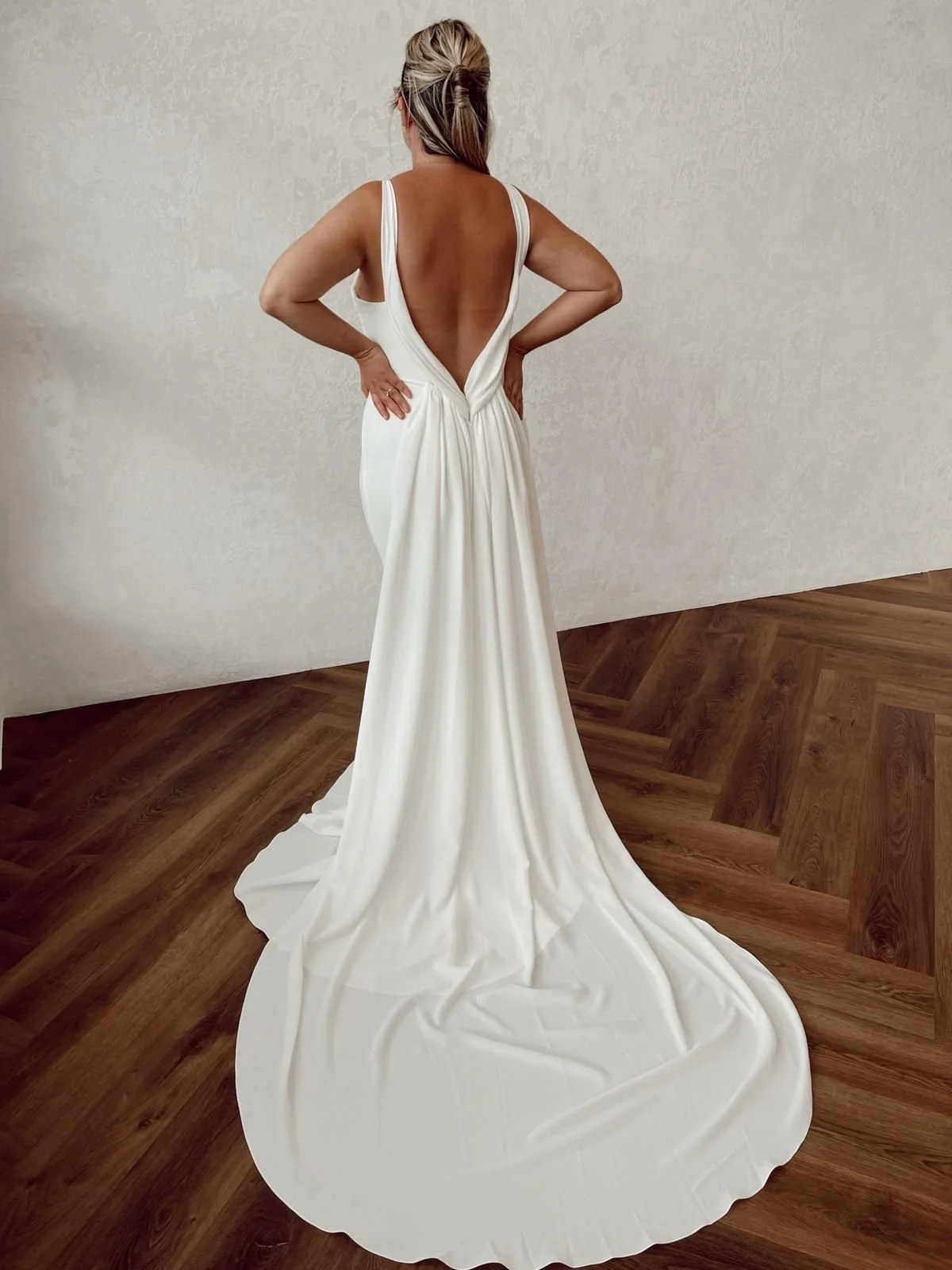 Vera Wang, Monique — Brudebutikken