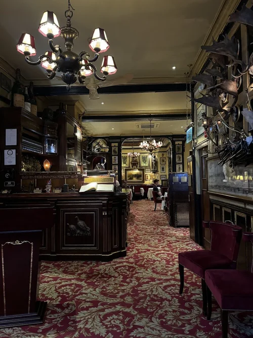 Savoring London: A Culinary Adventure — Tastes & Treks