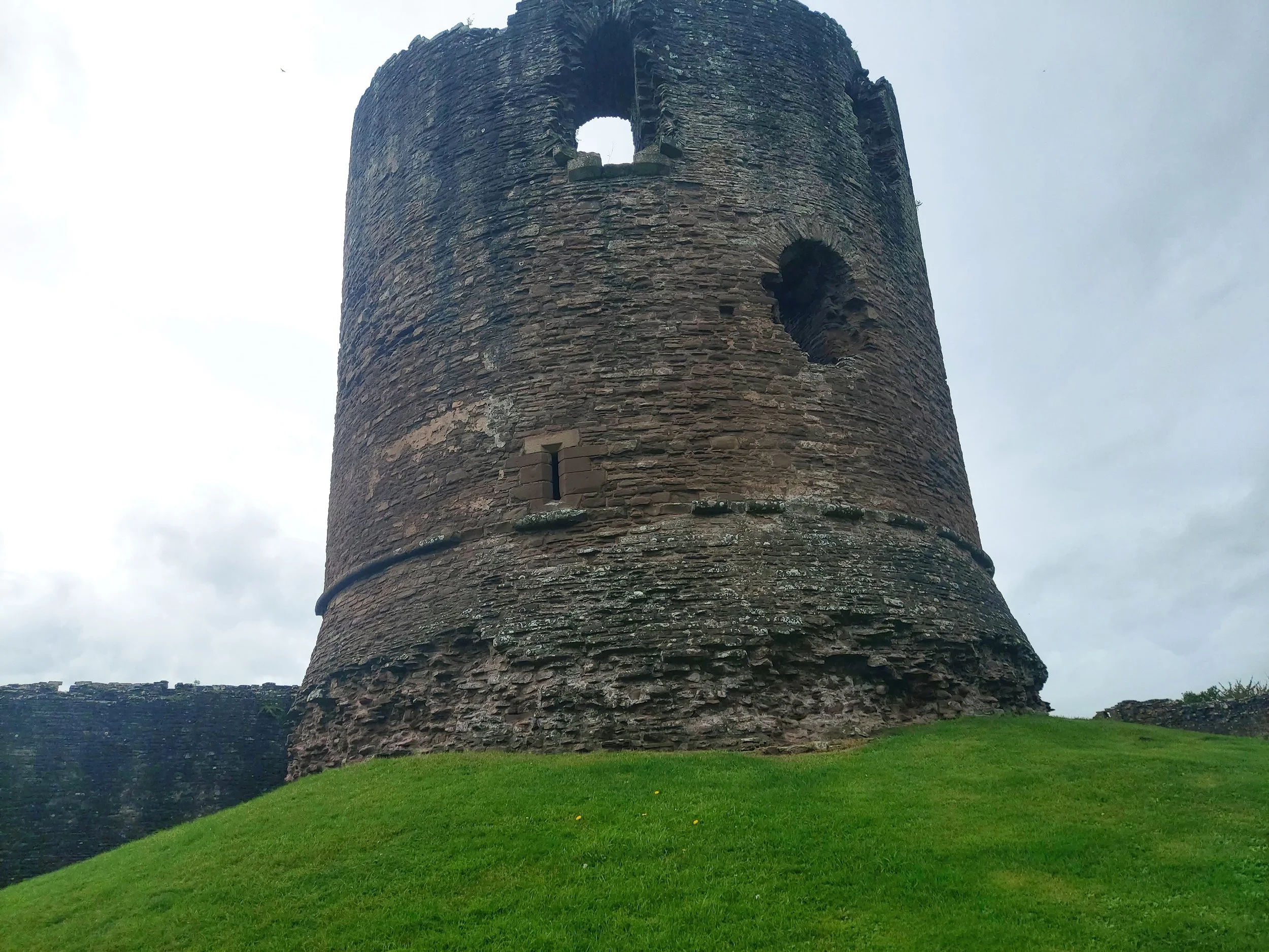 Skenfrith Castle — Castle Crawl Cymru