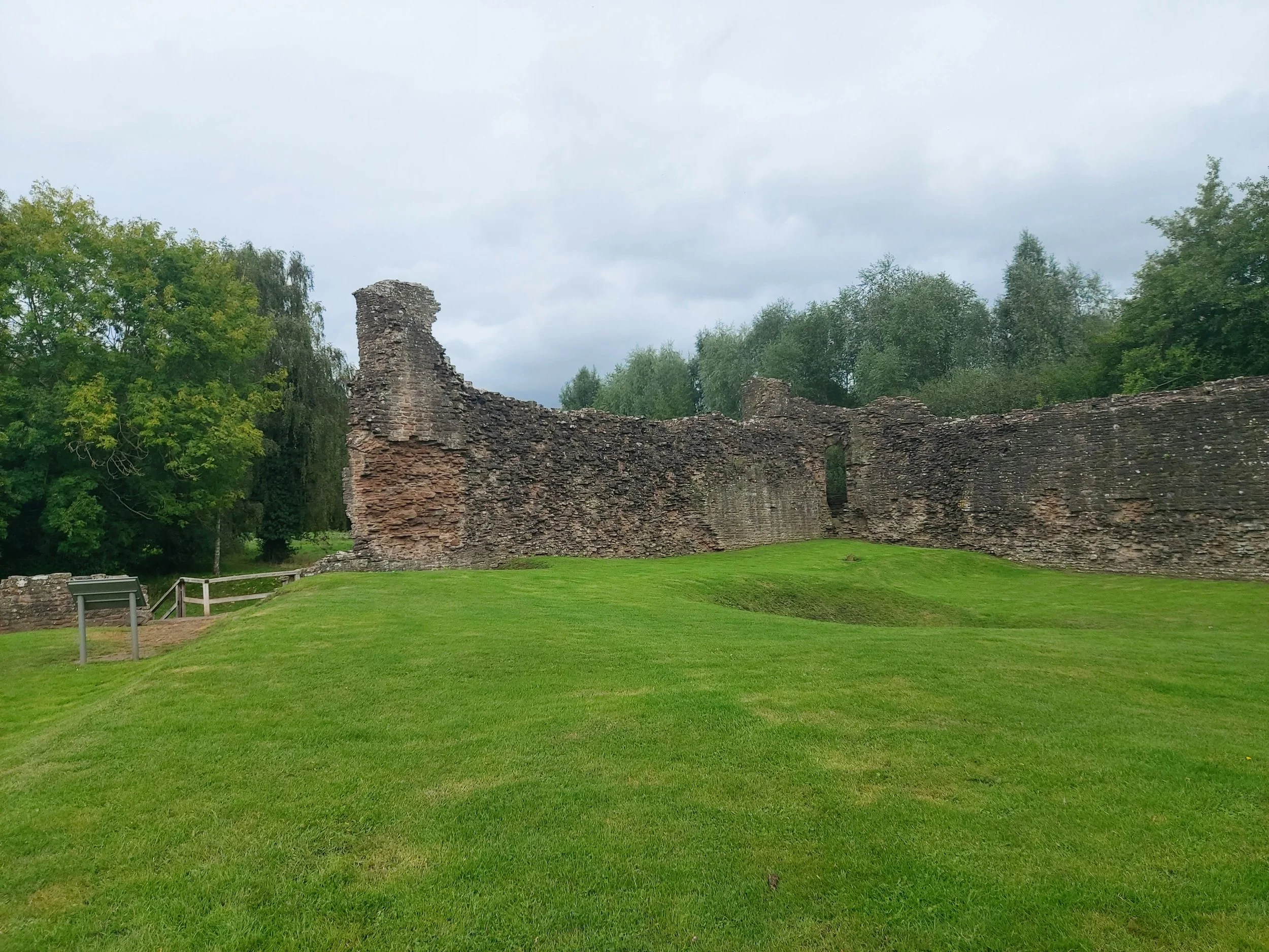 Skenfrith Castle — Castle Crawl Cymru