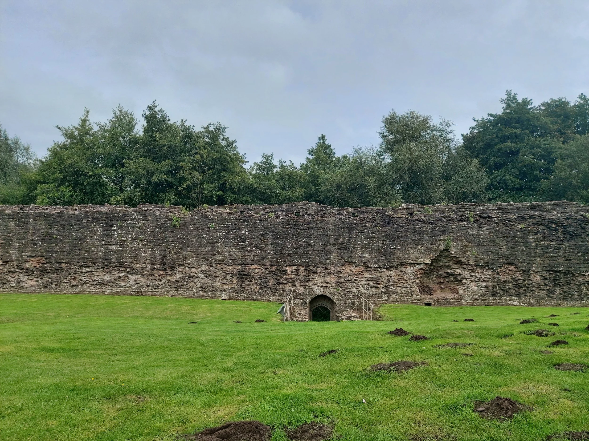 Skenfrith Castle — Castle Crawl Cymru
