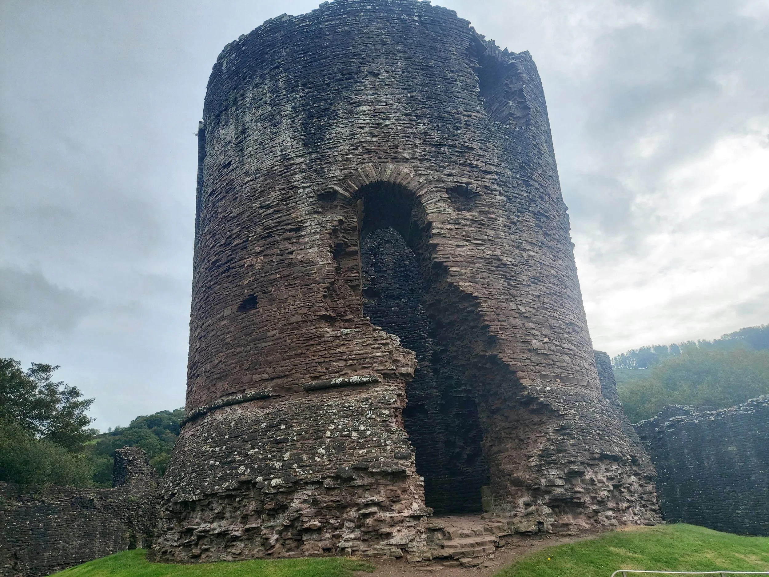 Skenfrith Castle — Castle Crawl Cymru