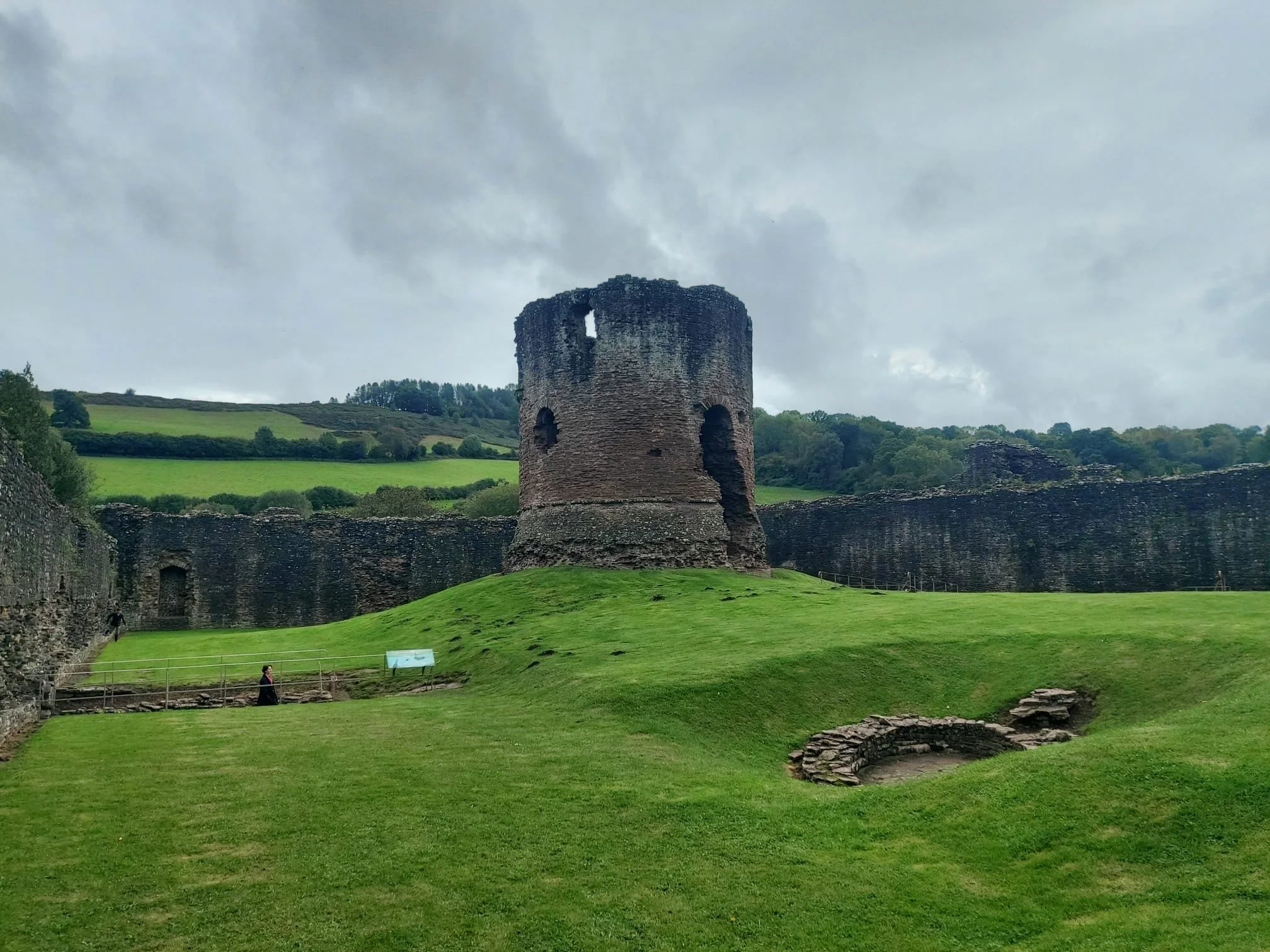 Skenfrith Castle — Castle Crawl Cymru