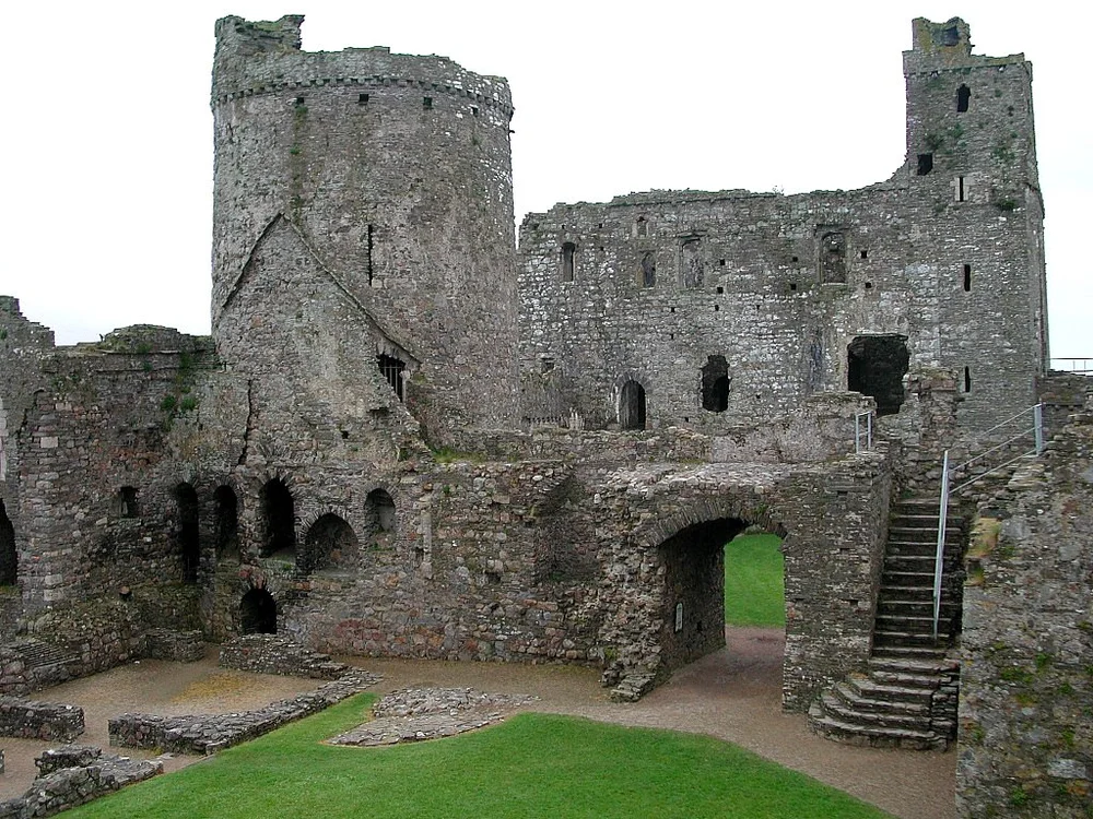 Kidwelly Castle | Visit Welsh Castles — Castle Crawl Cymru