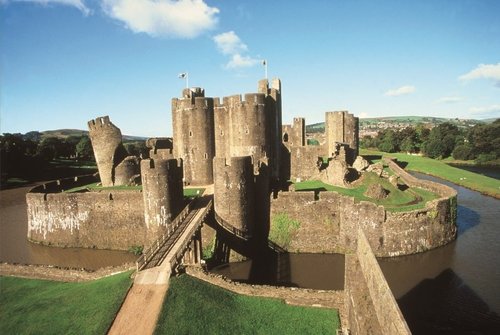 Caerphilly Castle | Visit Welsh Castles — Castle Crawl Cymru