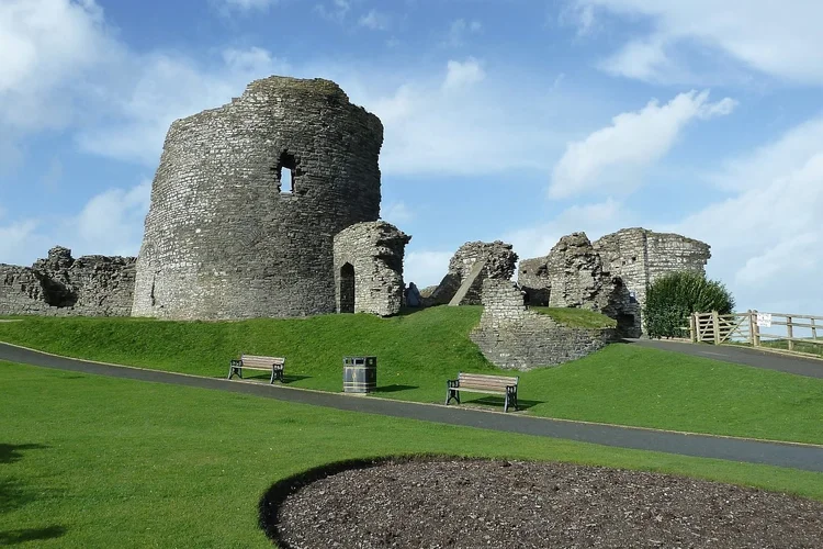Castles | The Welsh Castle Database — Castle Crawl Cymru