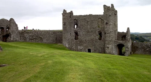 Castell Llansteffan | Visit Welsh Castles — Castle Crawl Cymru