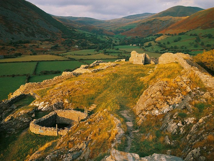 Top 10 Amazing Castles in NORTH WALES! — Castle Crawl Cymru