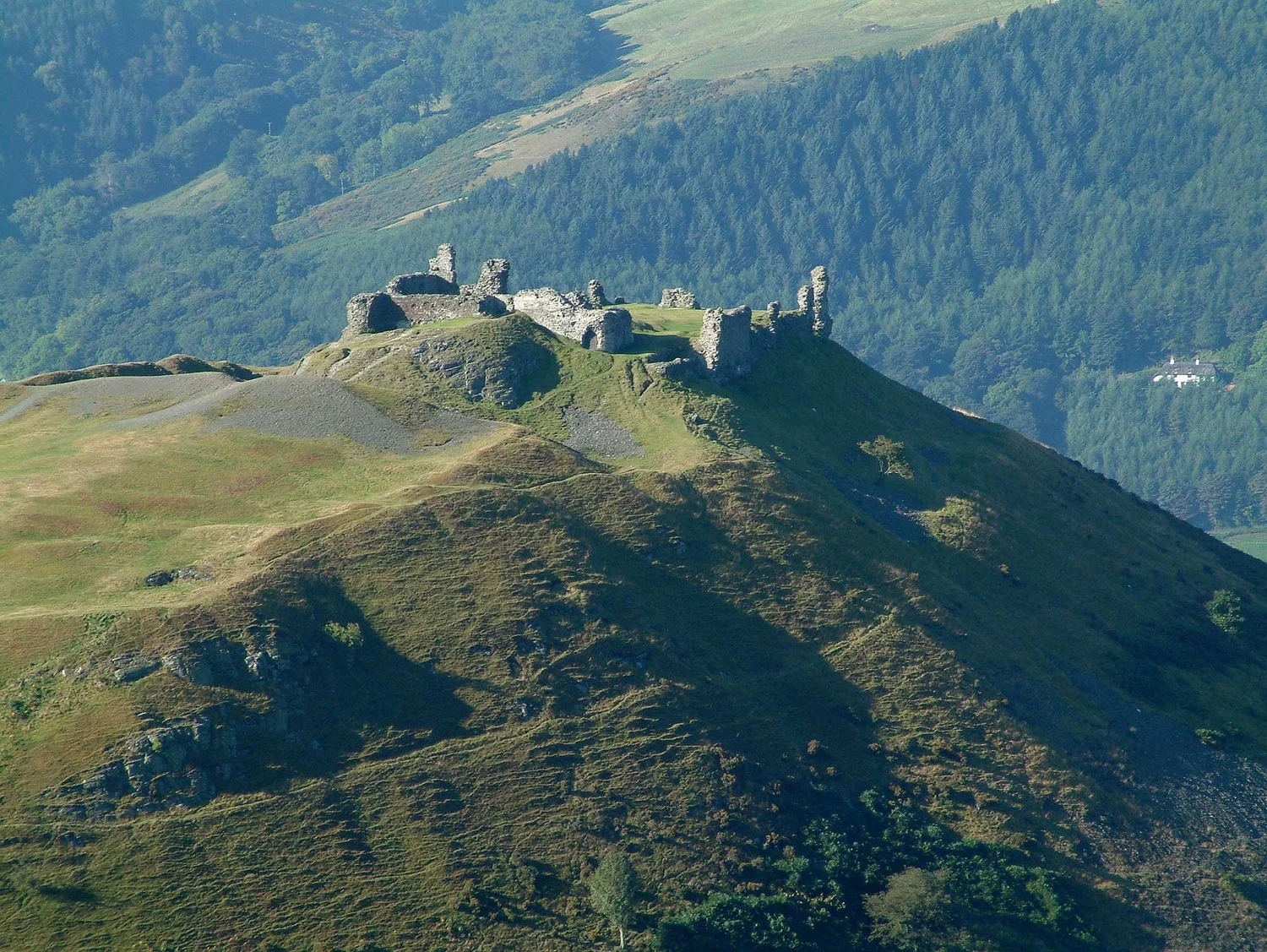 Castell Dinas Brân | Visit Welsh Castles — Castle Crawl Cymru
