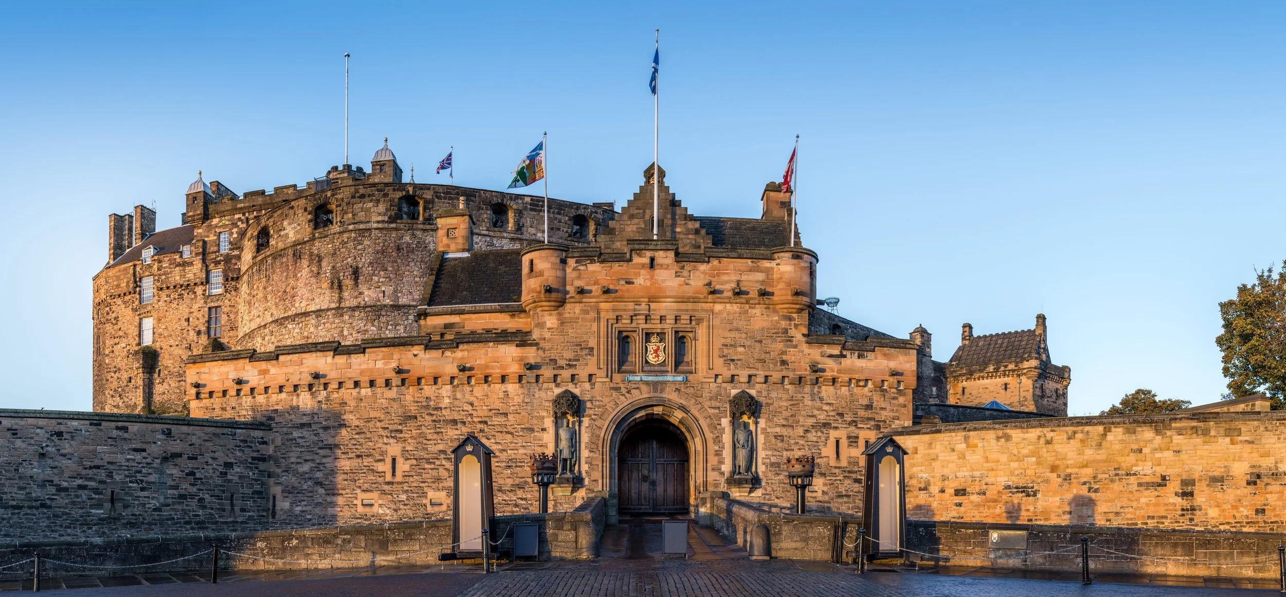Edinburgh Castle, Scotland 🏴󠁧󠁢󠁳󠁣󠁴󠁿 — Mary Nelson's Architecture Atlas