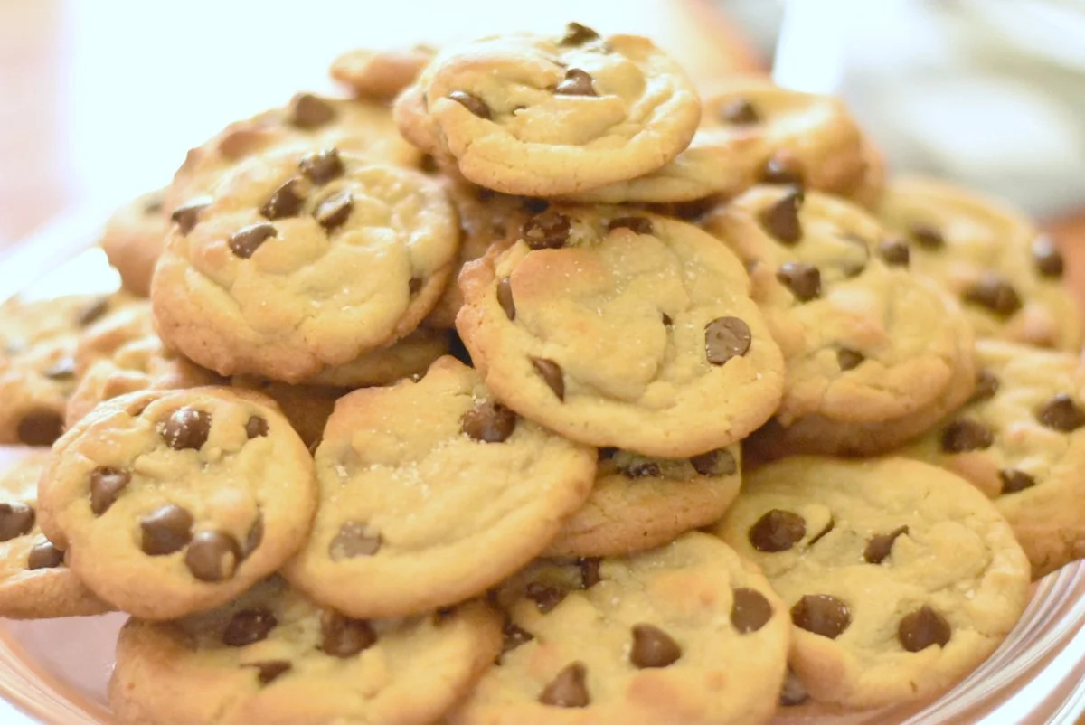 An Easy And Delicious Chocolate Chip Cookie Recipe For The Special ...