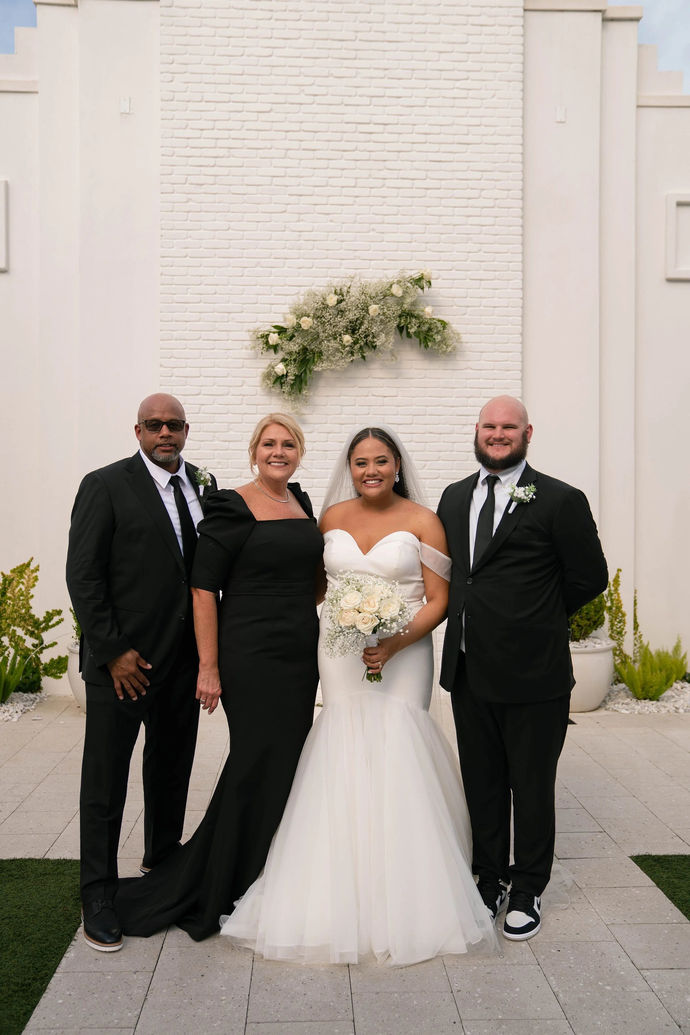 Dar-Lynns Bridal & Formal Wear