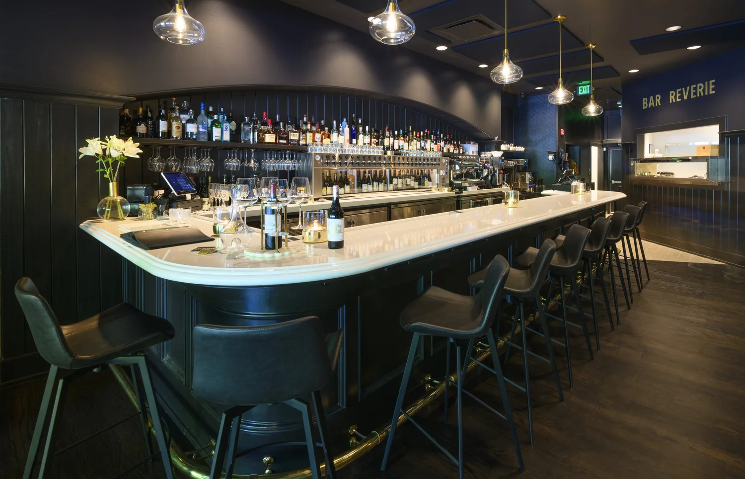 Travel-Inspired Cafe, Bakery & Wine Bar Restaurant — BAR REVERIE