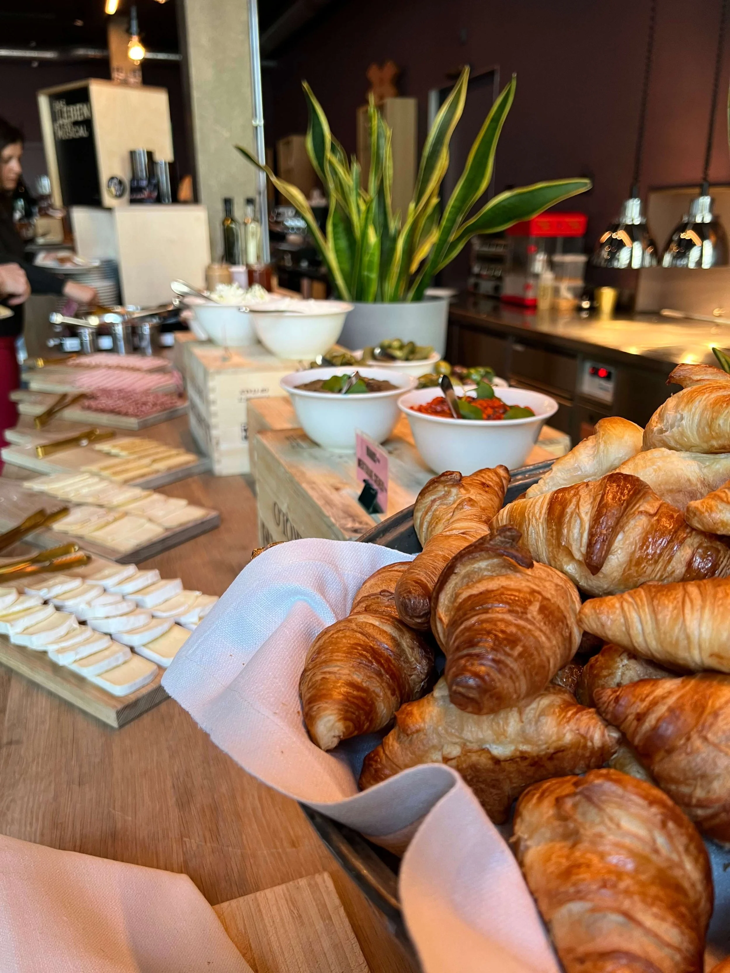 Vierte Wand: Sonntagsbrunch mit Kindern in Bern — Bärner Mamis