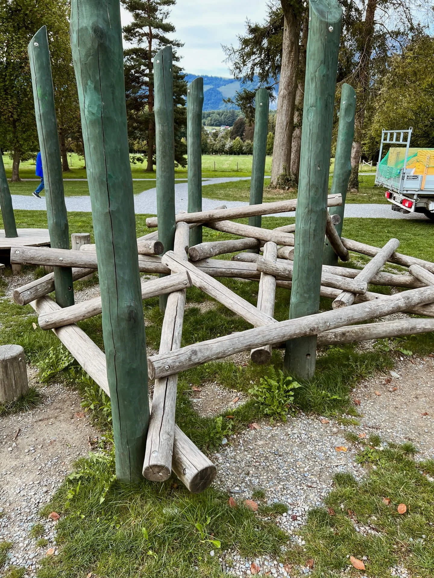 Bonstetten Park mit Spielplatz in Gwatt (Thun) — Bärner Mamis