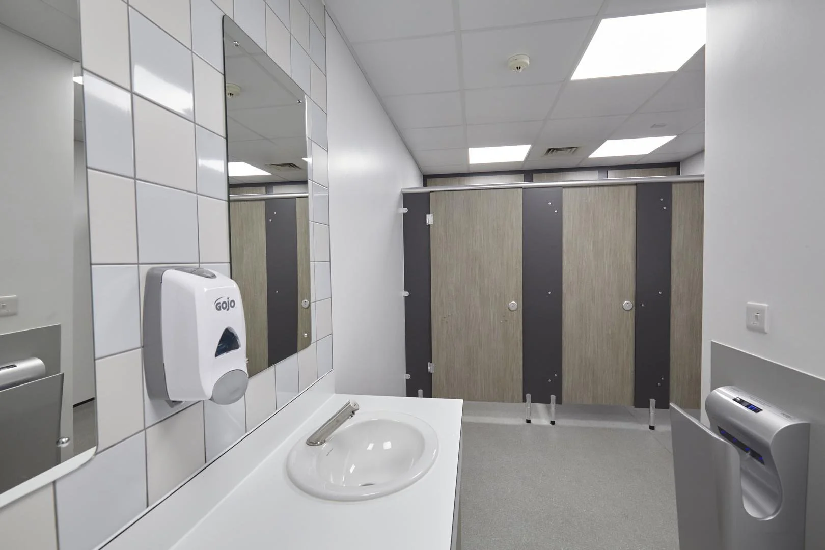 Staff and student washroom refurb at college in Leicester — Focus Washrooms