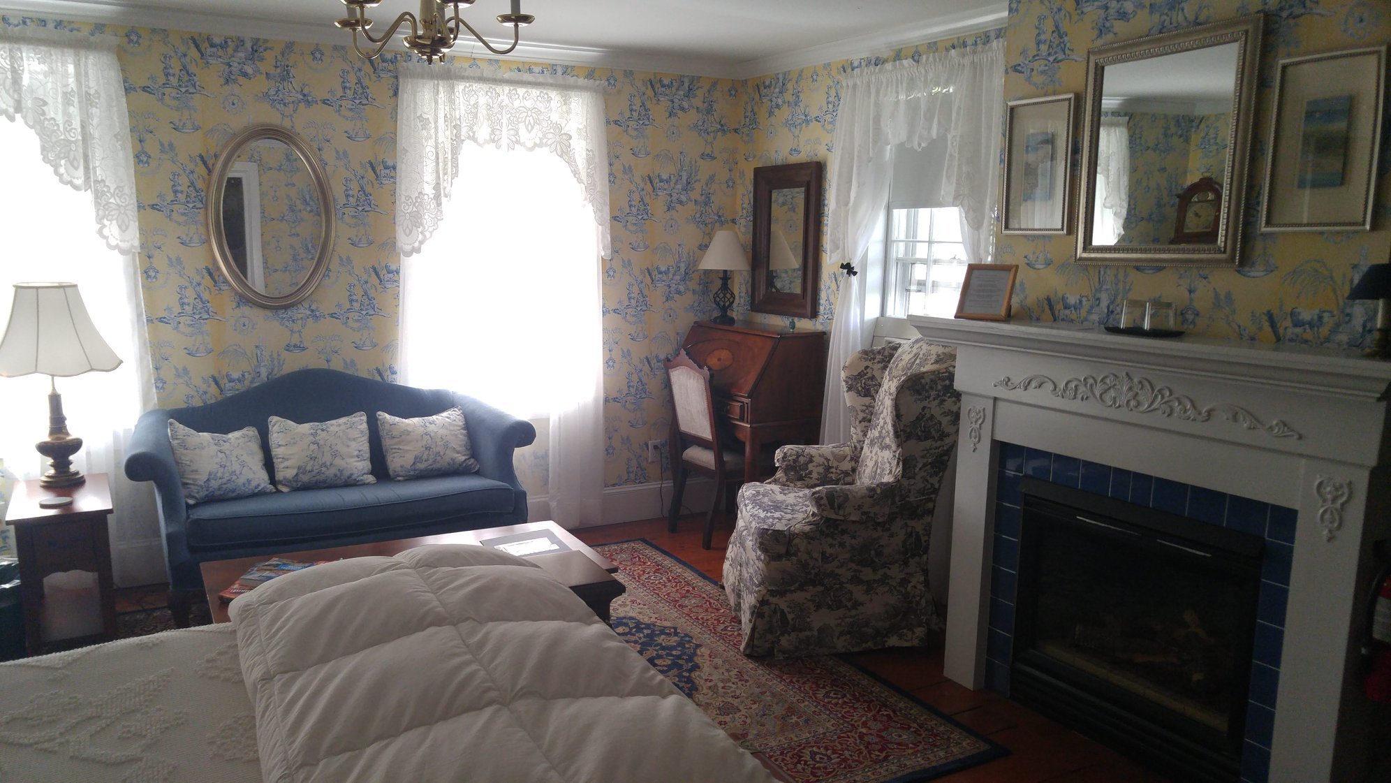 Rooms & Suites — THE HARPSWELL INN