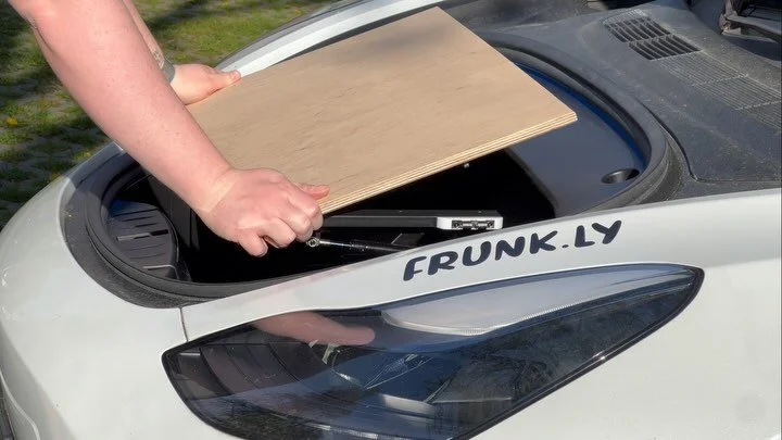 Frunkly - Frunk table for Tesla